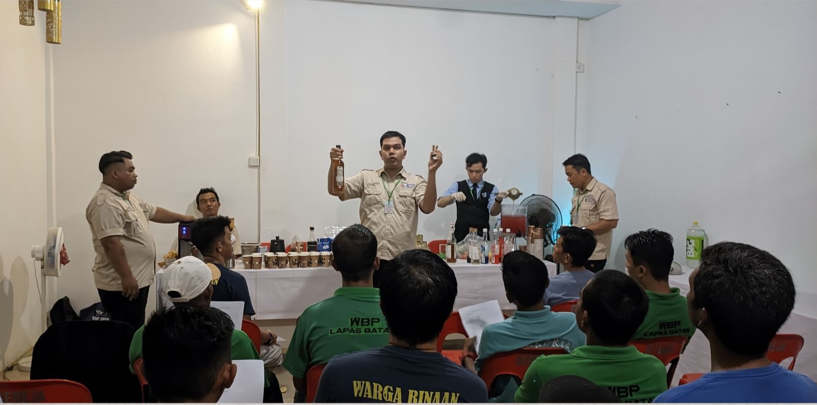 Keterampilan Barista dan Bartender untuk Warga Binaan Lapas Batam ... Keterampilan Barista dan Bartender untuk Warga Binaan Lapas Batam ...